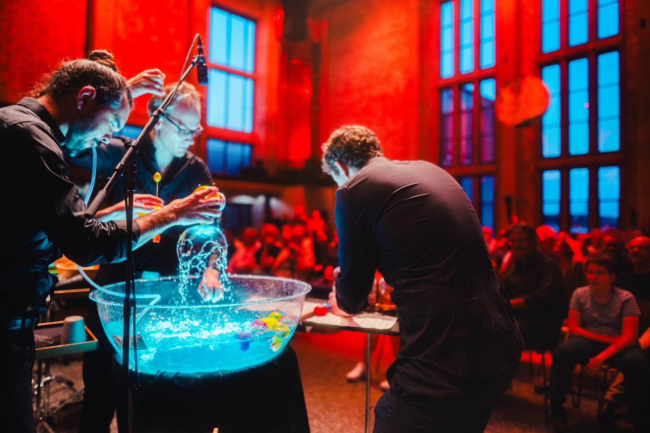 Wasser — Uraufführung von und mit Daan Wilms - Bergson